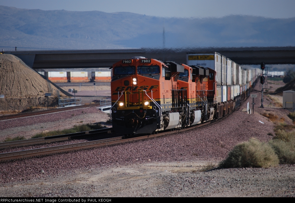 BNSF 7902 heads west towards the LA area with a Z-Train.